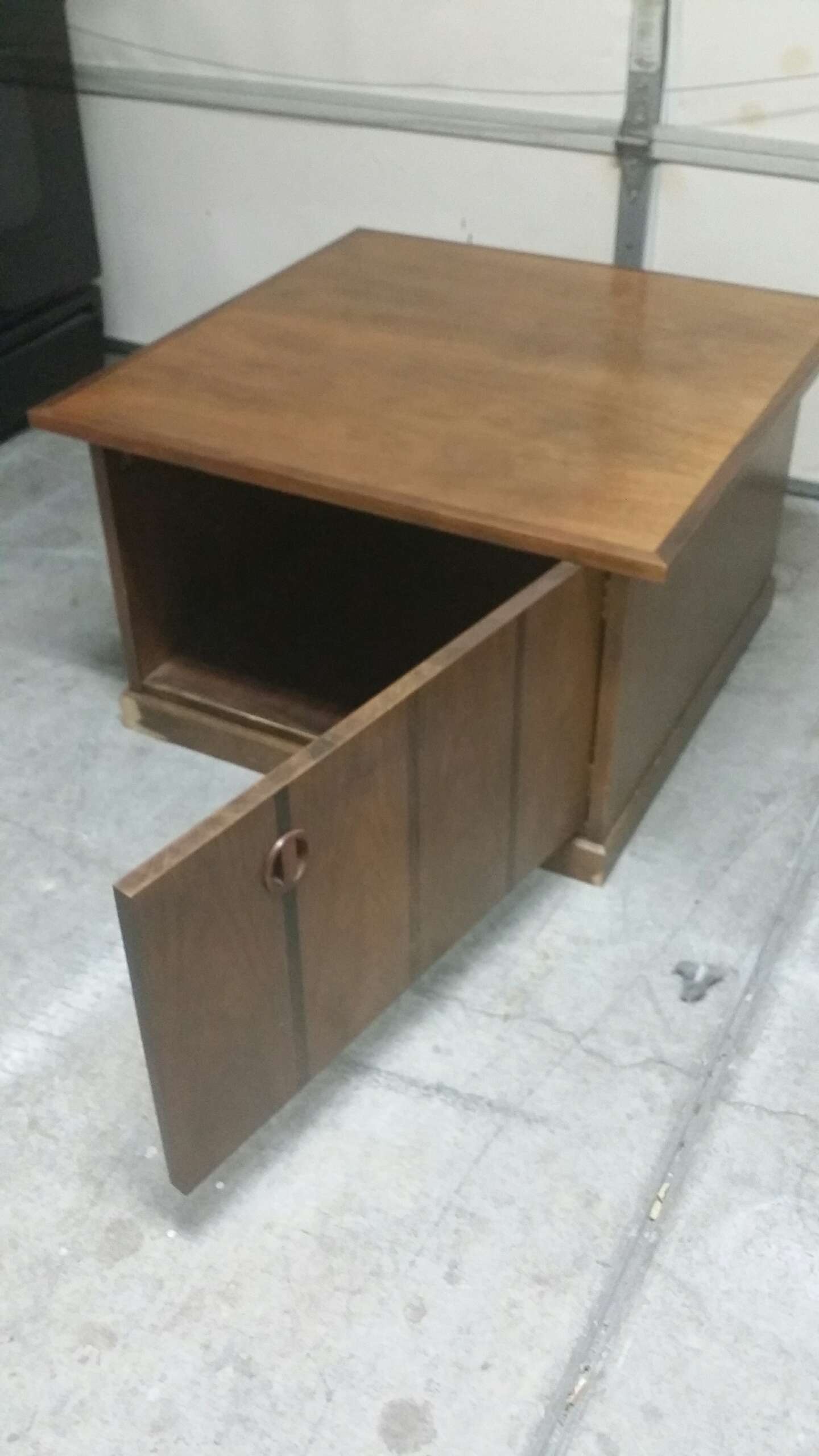 Coffee table 30x30 for sale in Las Vegas, NV - 5miles: Buy and Sell
