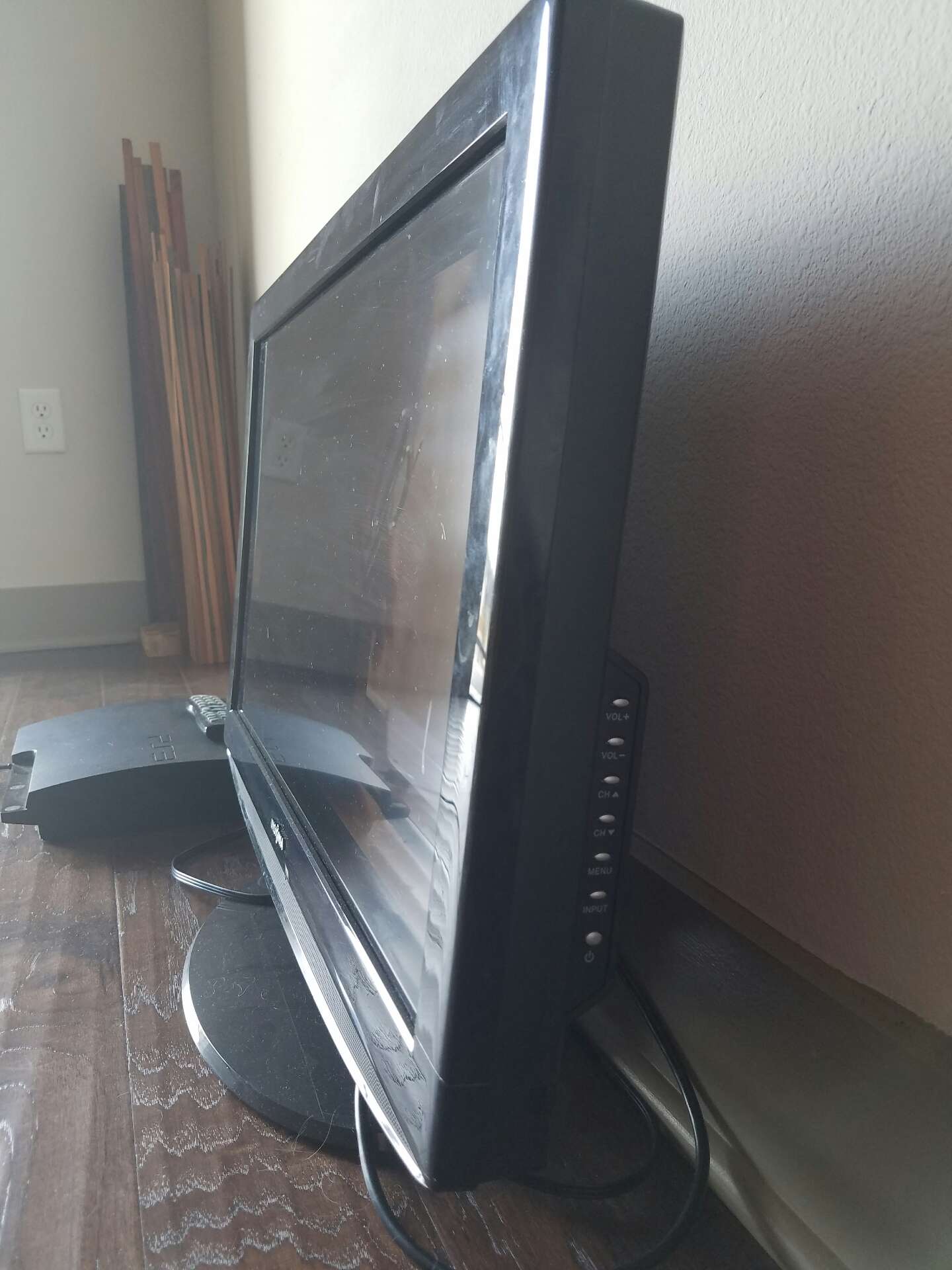 26" Insignia Flat Screen TV for sale in Euless, TX - 5miles: Buy and Sell